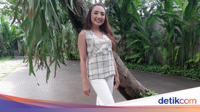 Manda Cello Ajak Ade Govinda dalam Single Barunya