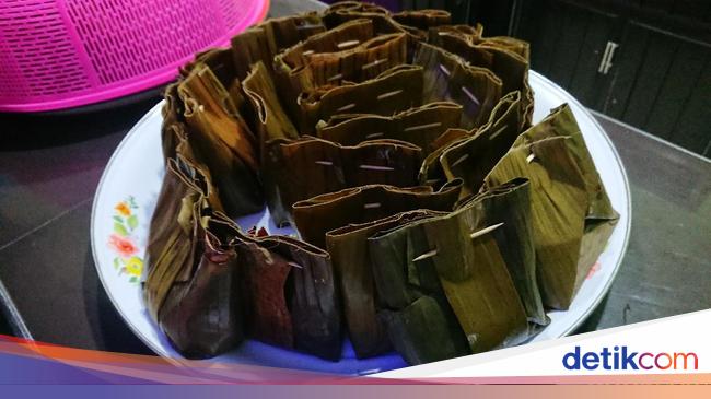 Botok Ikan Laut Trenggalek yang Gurih Sedap Berbungkus Daun Pisang
