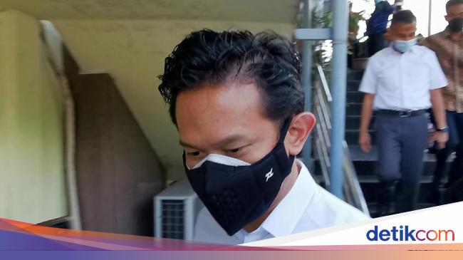 Foto Bani Mulia, Suami Lulu Tobing Hadiri Sidang Cerai