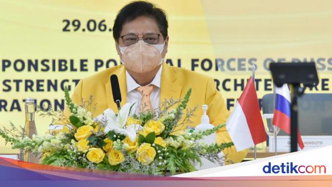 Golkar Perintahkan Kader Pajang Baliho Airlangga Capres 2024 Golkar Perintahkan Kader Pajang Baliho Airlangga Capres 2024