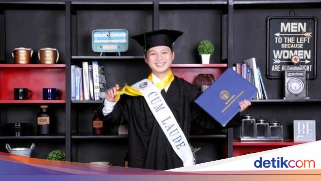 Kisah Andri Bangsawan, Anak Petani yang Lulus Tercepat dan Cumlaude di UNY