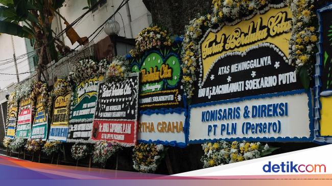 Karangan Bunga Berjejer di Rumah Rachmawati Soekarnoputri