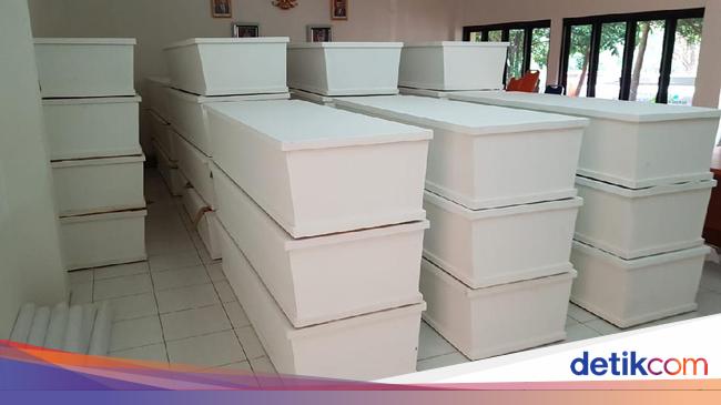 Cerita Pengusaha WO Banting Setir Jadi Pembuat Peti Mati Imbas Pandemi Cerita Pengusaha WO Banting Setir Jadi Pembuat Peti Mati Imbas Pandemi