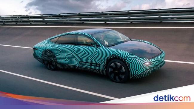 Super Irit! Mobil Solar Panel Listrik Ini Bisa Tempuh 709 Km Sekali Charge