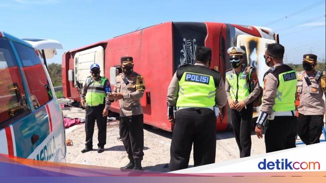 Kecelakaan Bus di Tol Pemalang, 7 Orang Tewas