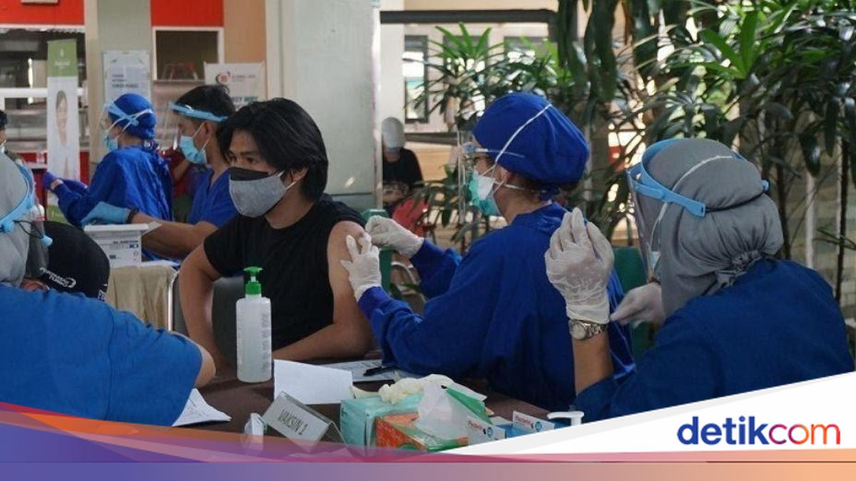 Siap Mulai Tahun Ajaran Baru, UPJ Bintaro Vaksinasi Ratusan Mahasiswa