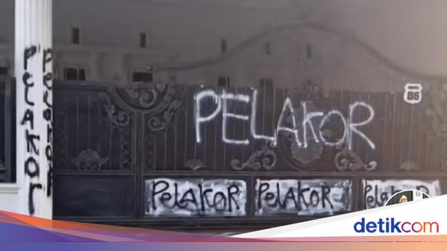 Viral Rumah Mewah Dicoret Tulisan Pelakor, Istri Sah Banjir Dukungan Viral Rumah Mewah Dicoret Tulisan Pelakor, Istri Sah Banjir Dukungan