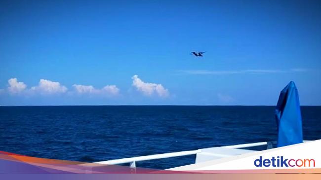 2 KRI-2 Pesawat TNI AL Cari ABK 18 Kapal yang Hilang di Laut Kalbar 2 KRI-2 Pesawat TNI AL Cari ABK 18 Kapal yang Hilang di Laut Kalbar