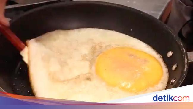 Jumbo! Telur Goreng dari Burung Unta Ini Besarnya 16 Kali Telur Ayam