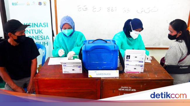 Potret Vaksinasi Jemput Bola Dari Masjid Ke Masjid