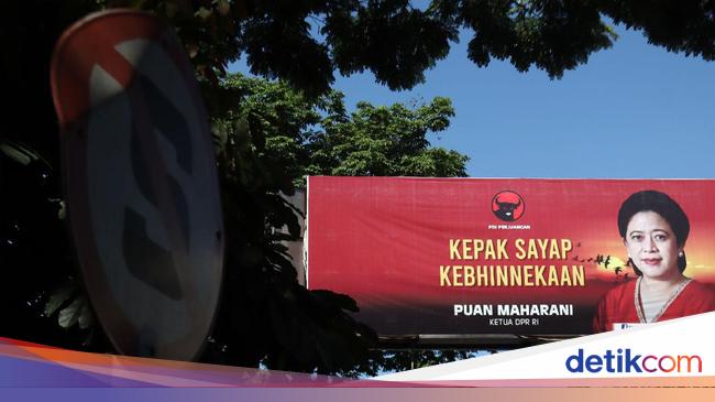 Baliho Politisi dan Politik "Spectacle"