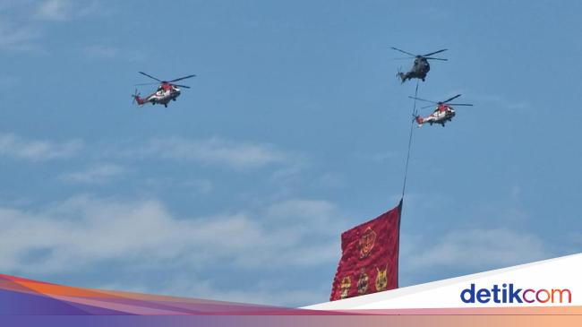 17 Agustus, TNI AU Kibarkan Bendera Merah Putih Raksasa di Langit Jakarta