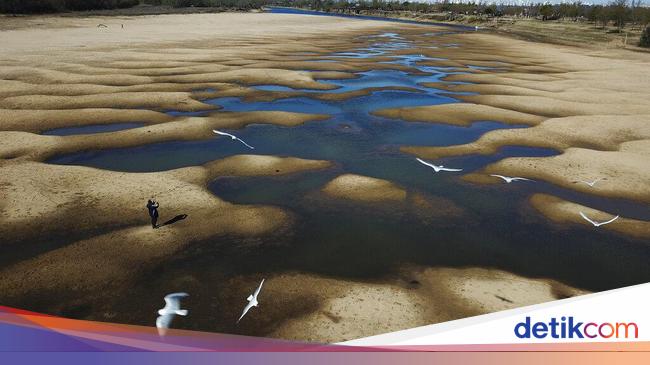 Nestapa Keringnya Salah Satu Sungai Terpanjang Dunia