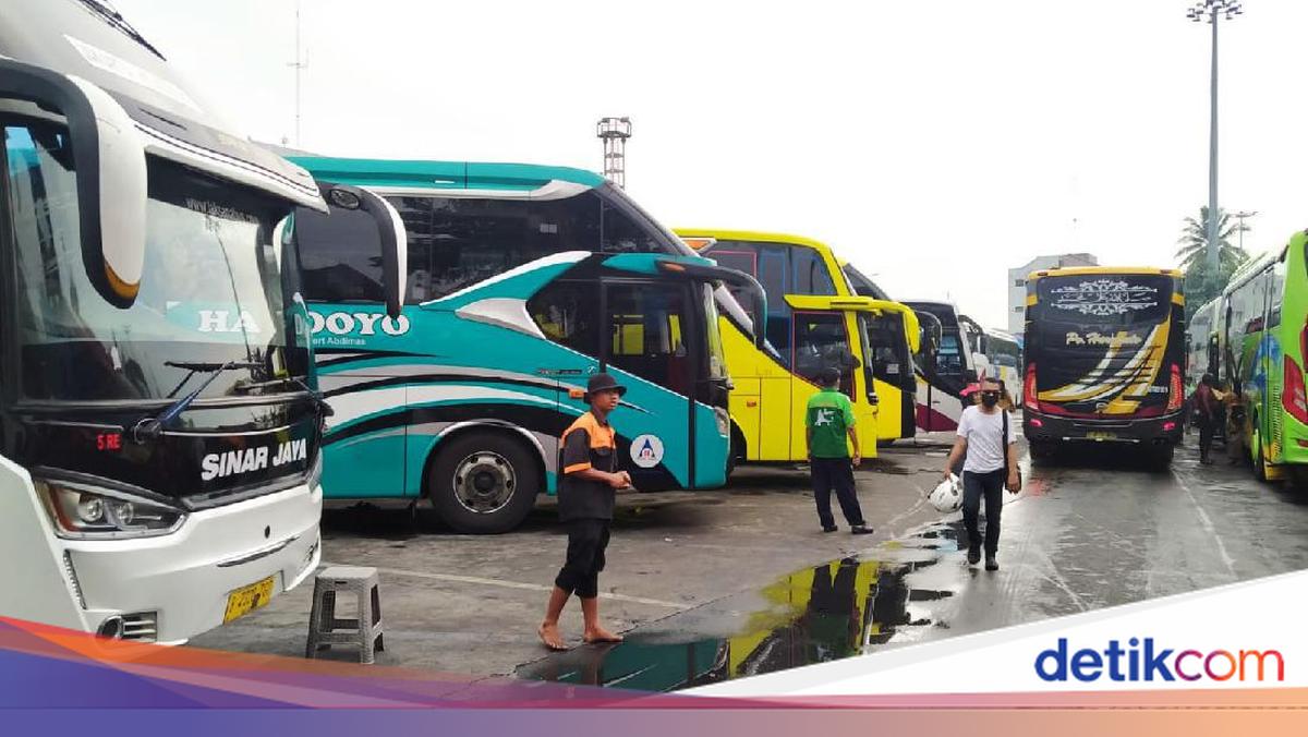 Pemudik Diprediksi Akan Melonjak, Polisi Buka Gerai Vaksin di Terminal ...
