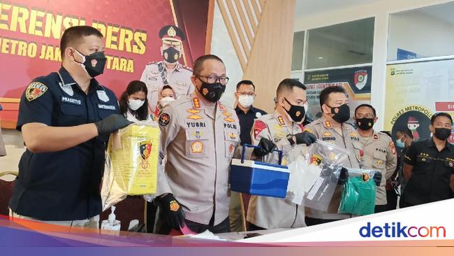Perawat Suntik 'Vaksin Kosong' Dijerat UU Wabah, Terancam 1 Tahun Penjara Perawat Suntik 'Vaksin Kosong' Dijerat UU Wabah, Terancam 1 Tahun Penjara