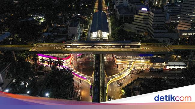 Pesona Skybridge MRT ASEAN-Halte Transjakarta CSW Saat Malam Hari