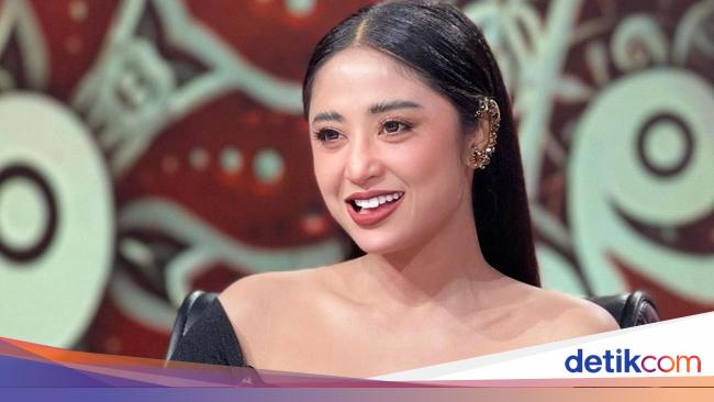 5 Foto Dewi Perssik usai Operasi 'Under-Eye', Mata Bengkaknya Bikin Salfok