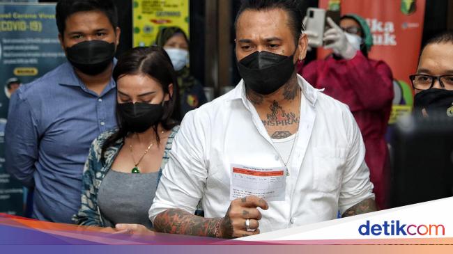 5 Fakta Jerinx Akhirnya Divaksinasi Corona