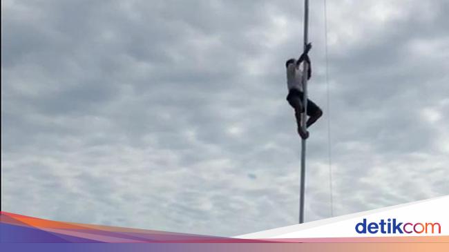 Ingat-ingat Lagi Video Viral Joni Pemanjat Tiang Bendera