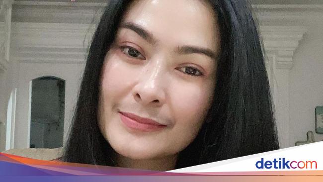 Iis Dahlia Tak Kalah Pedas Semprot Netizen yang Ejek Wajah Berkumisnya