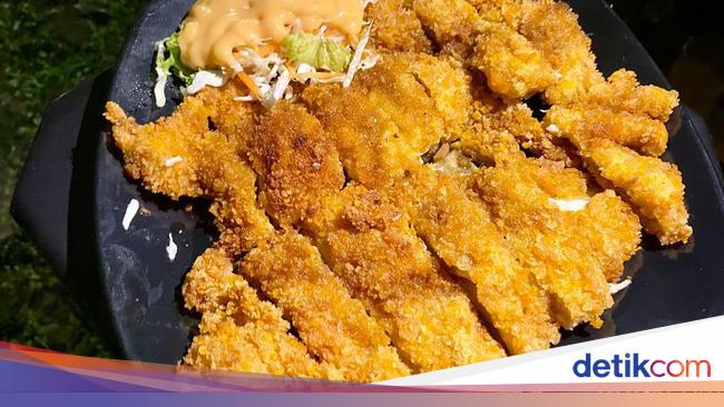 Jejepangan: Kriuk Gurih Chicken Katsu Jumbo di Warung Tenda Jepang