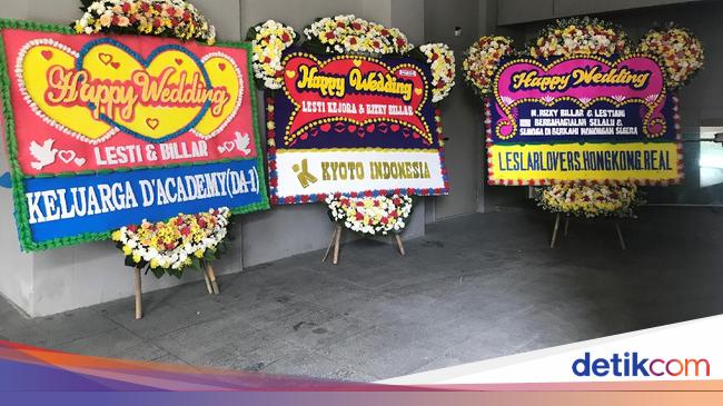 Karangan Bunga di Pernikahan Lesti Kejora-Rizky Billar, Ada yang ...