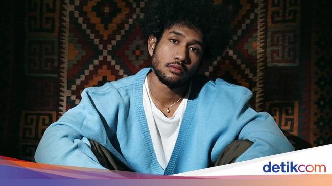 Teddy Adhitya Pulihkan Diri dalam Tiga Lagu