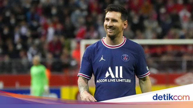 Akhirnya Messi Foto di Depan Menara Eiffel