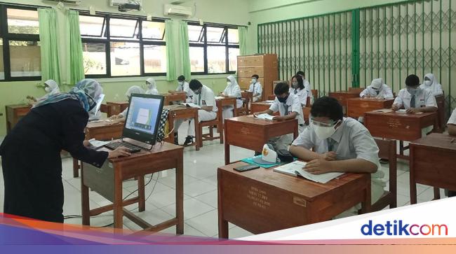 Siswa SMAN 77 Jakarta Senang Bisa Sekolah Tatap Muka Lagi