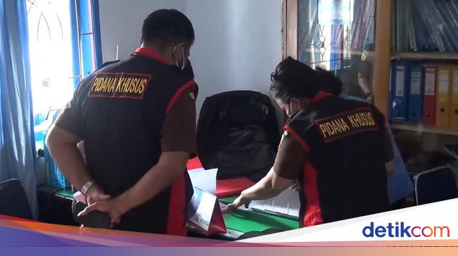 Kejari Tana Toraja Geledah Kantor PDAM dan BKAD Toraja Utara