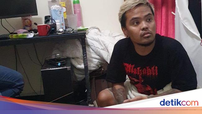 Penampakan Coki Pardede Jongkok Usai Ditangkap Polisi Penampakan Coki Pardede Jongkok Usai Ditangkap Polisi