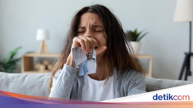9 Cara Menangis untuk Meluapkan Emosi Saat Sedih