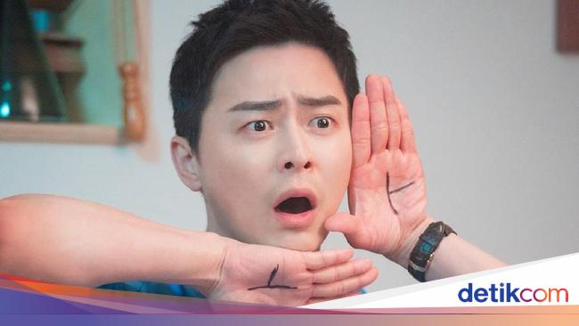 10 Potret Lee Ik Jun Sumber Kebahagiaan Chae Song Hwa di Hospital Playlist!