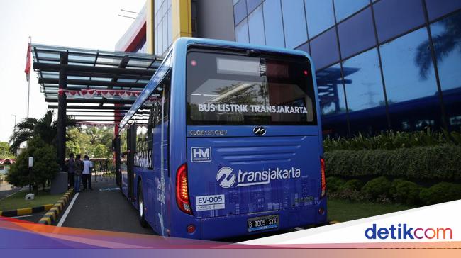 TransJakarta Beroperasi 24 Jam Mulai Besok