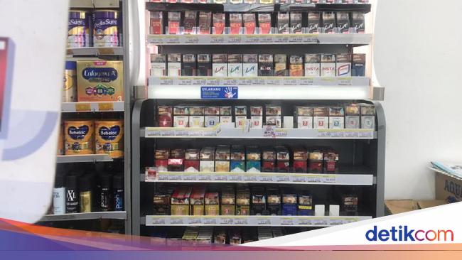 Anies Larang Rokok Dipajang di Rak, Ritel: Kayak Jual Umpet-umpetan