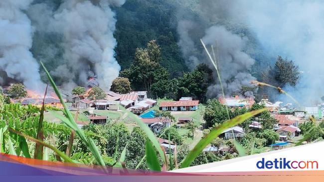 Cerita Keji Teroris KKB Pegunungan Bintang Aniaya-Tendang Nakes ke Jurang Cerita Keji Teroris KKB Pegunungan Bintang Aniaya-Tendang Nakes ke Jurang