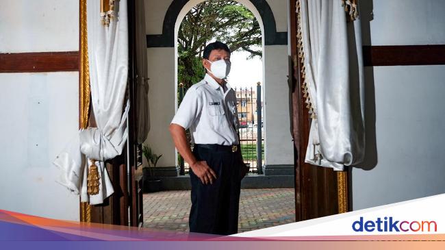 Kisah di Stasiun Bogor: Dulu Penumpang Berdesakan, Naik Atap, Kesetrum ...