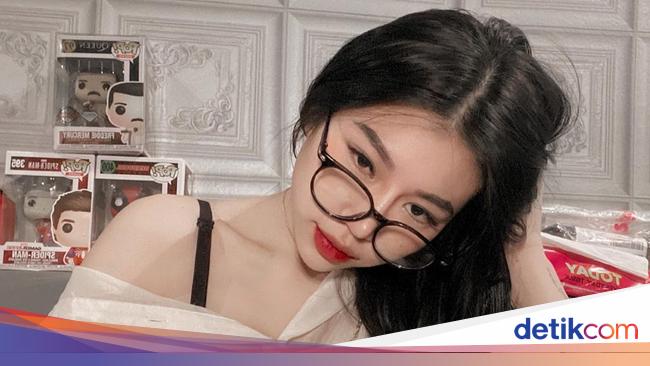 8 Potret Selebgram Seksi yang Dapat Kado Ultah Tas Mewah dari Hotman Paris