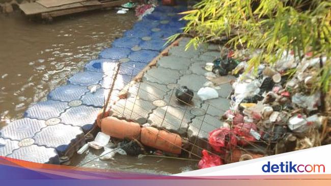 Sampah Kali Dekat Kelurahan Rawa Bunga Perlu Diangkut untuk #CegahBanjir