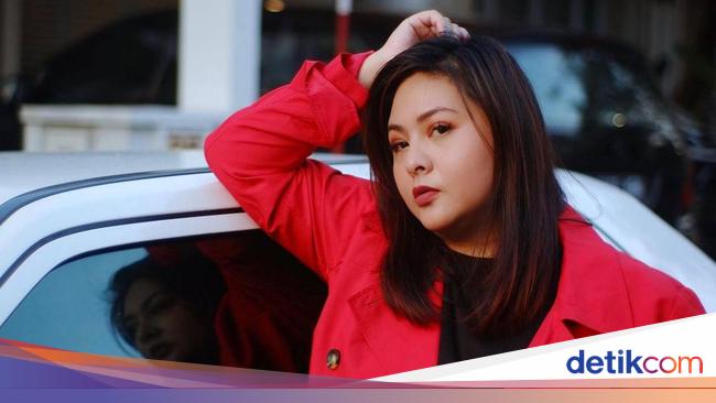 7 Penampilan Audy Item yang Sukses Turun Berat Badan Setelah Diet