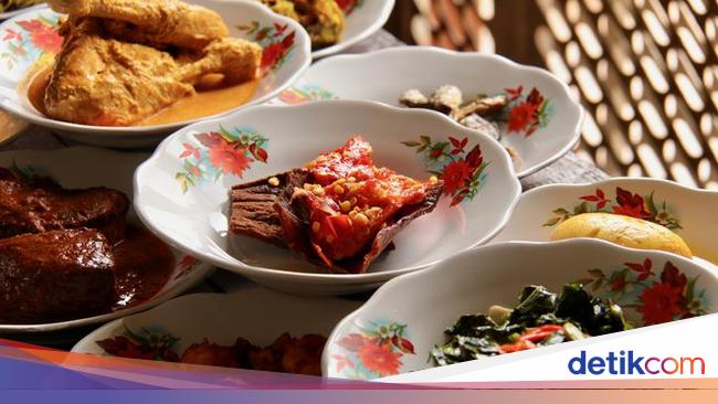 Viral Makan Nasi Padang Pakai Sendok VS Tangan Kosong, Mana Lebih Sehat?