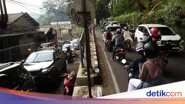 Wisatawan Tinggalkan Dago Bandung, Arus Lalin Padat Merayap