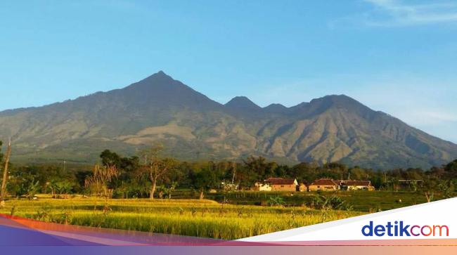 Mendaki Gunung Kembar I dalam Gugusan Arjuno-Welirang