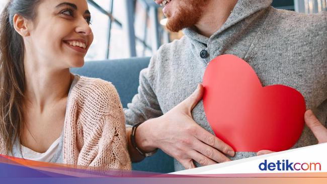 6 Tanda Sahabat Naksir dan Mau Jadi Pacar Kamu, Tapi Gengsi!