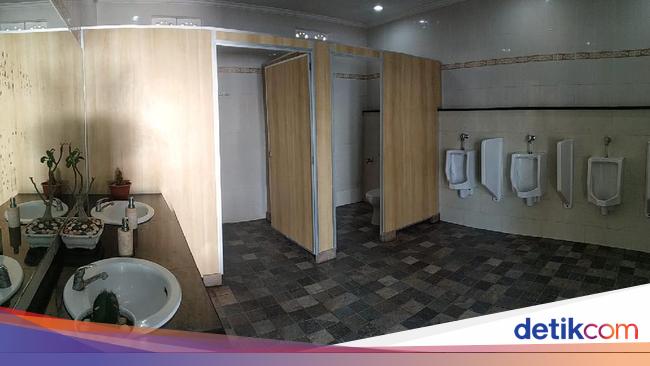 Penampakan Toilet Standar Bintang 5 di Pantai Kuta, Bali
