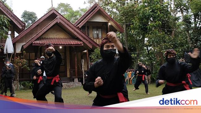 Melihat Saung Ciburial, Desa Wisata Top yang Dikunjungi Sandiaga Uno