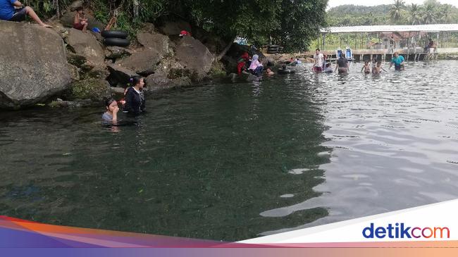 Segarnya Berenang di Kolam Mata Air Cikandung Sumedang