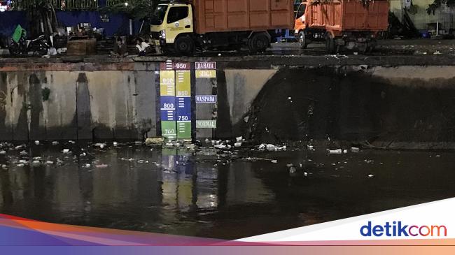 Pintu Air Manggarai Siaga 3, Warga Bantaran Sungai Diminta Waspada Banjir
