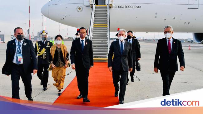 Mengenal Esti Andayani, Dubes RI untuk Italia yang Jemput Jokowi Berkebaya