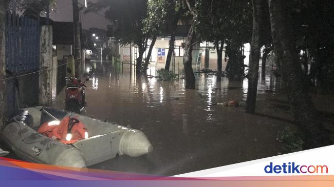 Makin Tinggi Banjir Di Cipinang Melayu Capai 70 Cm Malam Ini